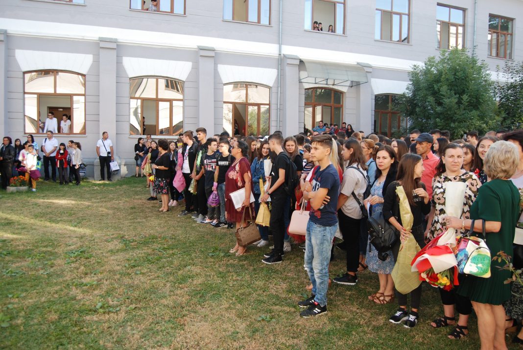 Deschidere de an școlar fără oficialități, la Colegiul Naţional „Radu ...